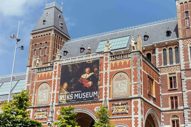 Amsterdam PRIVATE Bike Tour With Locals: Bike & Local Snack Included - Exploring Amsterdam by Bike