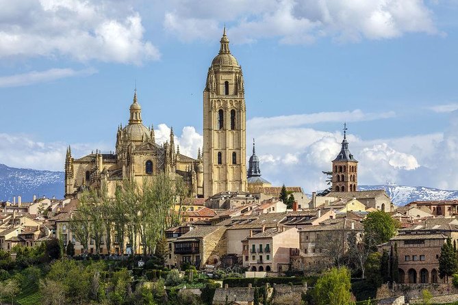 Avila and Segovia Tour With Monuments and Gastronomic Lunch From Madrid - The Gastronomic Experience in Avila