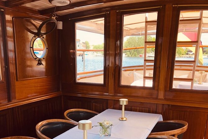 Berlin Boat Sightseeing Tour on Electrified Vintage Yacht - Cocktail Service and Refreshments