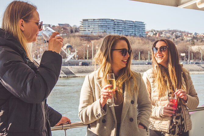 Cocktail Cruise Downtown Budapest Winter Edition - Preparing for the Winter Weather
