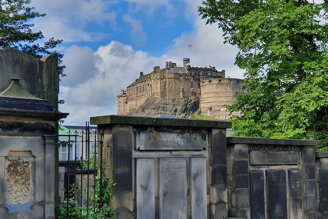 Edinburgh Private Walking Tour - Edinburghs Royal History and Colorful Characters