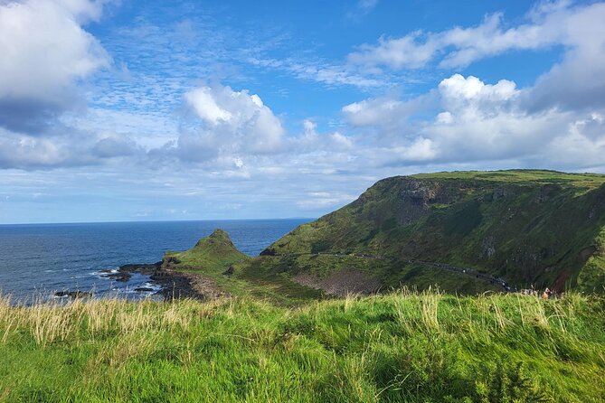 Five Star Giants Causeway Luxury Private Tour From Belfast - Marveling at the Giants Causeway and Dunluce Castle