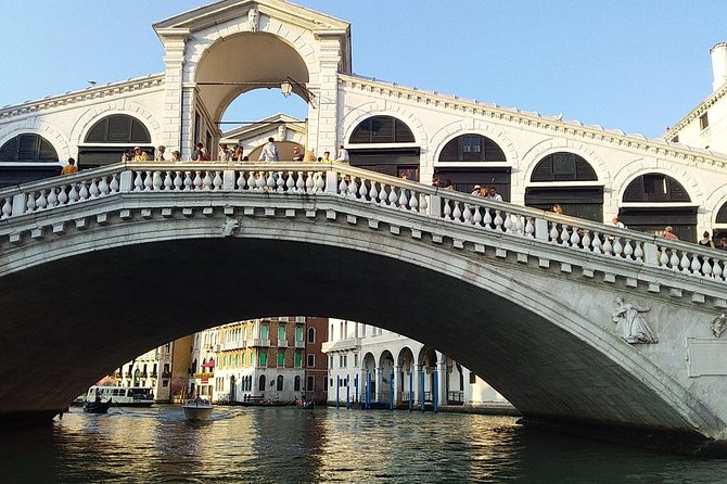Grand Canal Boat Tour and Murano Glass Experience With Hotel Pick up - Discovering the Art of Murano Glass