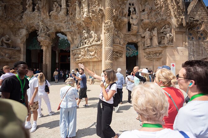 Guided Tour Sagrada Familia and Park Guell - Tour Structure and Guide Praises