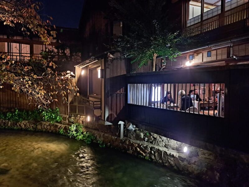 Kyotos Refined Palate: A Food Tour for Discerning Guests - Navigating the Neighborhoods: Gion, Pontocho, and Kiyamachi