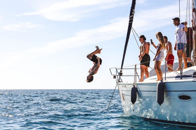 La Herradura: Sailboat With a View of Dolphins-Shared - Onboard Activities and Amenities