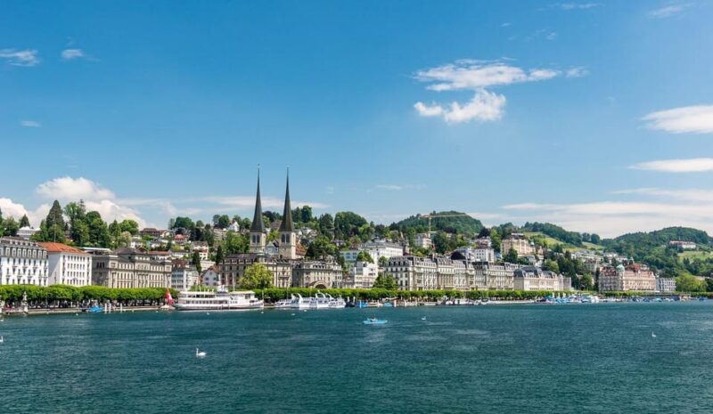 Lucerne: Interlaken & Grindelwald Exclusive Private Day Tour - Lauterbrunnen: Scenic Views