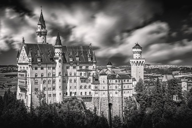 Neuschwanstein Castle Skip-the-Line Private Tour for Groups - Exploring Oberammergau and Wieskirche