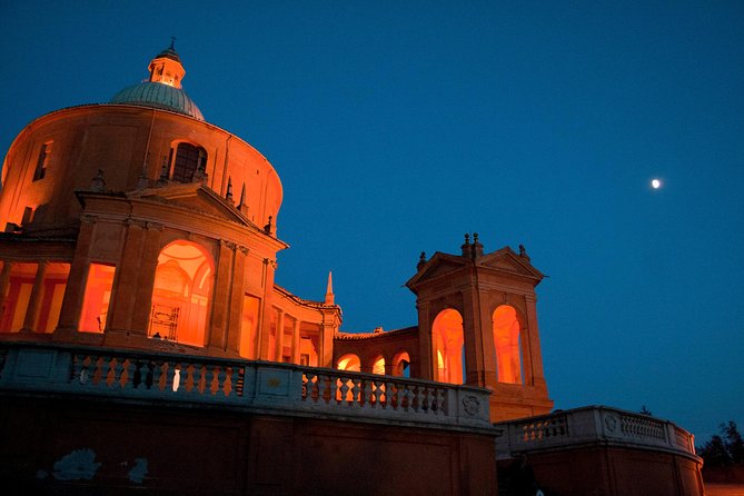 Porticoes of Bologna and Basilica San Luca Guided Tour - Highlights of the Guided Tour