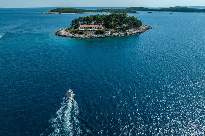 Private Speedboat Custome-Made Tour / From Trogir and Split - Dining Experience at a Recommended Tavern