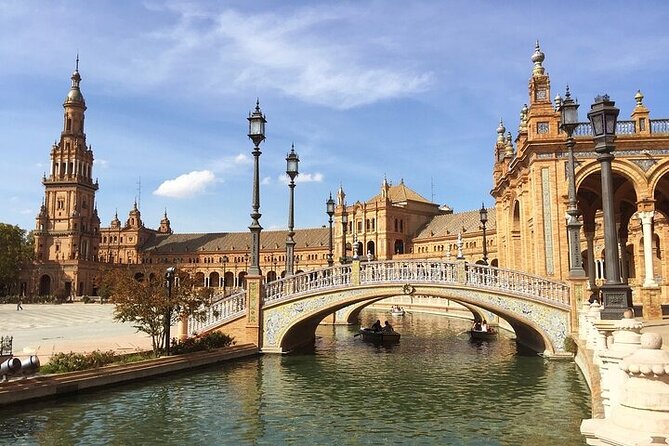 Secrets of María Luisa Park & Plaza De España Tour in Spanish - Tips for a Great Experience