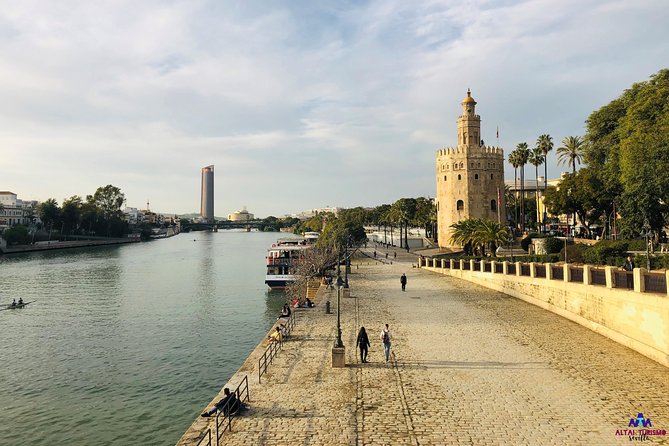 Seville Guided Horse Carriage Private Tour - Sevilles Landmarks and History