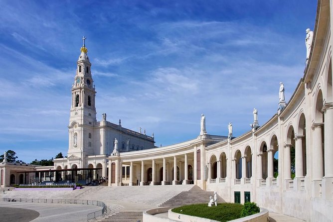 Tour to Fátima - Batalha Monastery - Nazaré and Óbidos - Experiencing the Famous Big-Wave Beach in Nazaré and the Medieval Fortified City of Óbidos