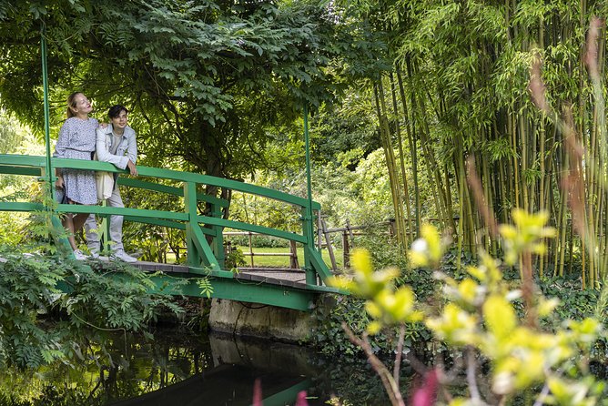 Versailles Palace and Giverny Monet House Guided Visit With Lunch From Paris - Traveler Feedback and Experiences