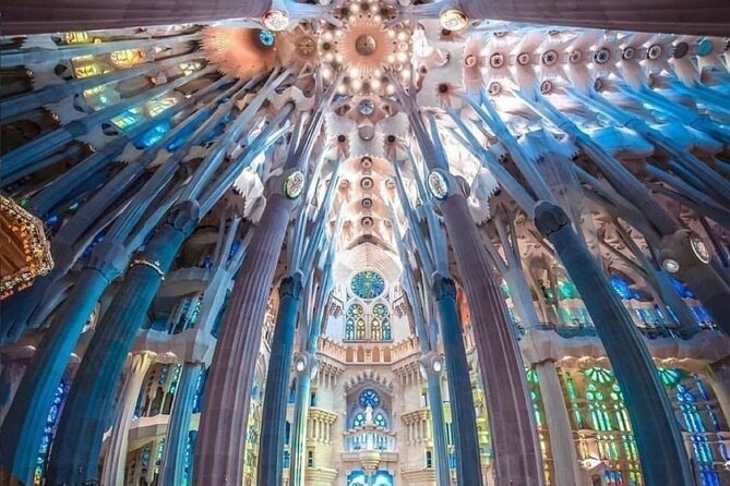 Wonders of Gaudi: Parc Güell and Sagrada Familia - Highlights of the Tour