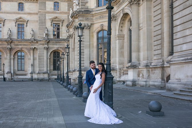 Book Exclusive Eiffel Tower Photoshoot Parisian Photographer - Why Choose a Professional Photographer in Paris