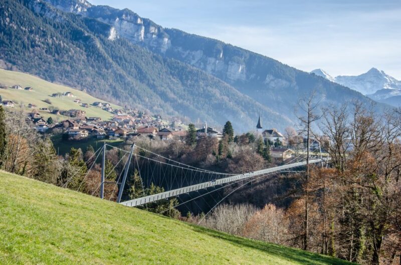 From Interlaken: Beatus Caves, Blue Lake and Lake Thun Tour - Discovering Thun and Lake Thun