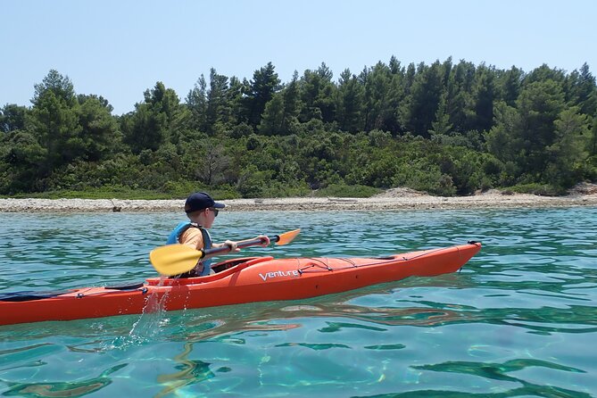 Lumbarda-Sunset Kayaking Experience With Picnic: Wine and Sweets - Guest Experiences and Feedback