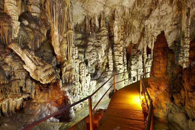 Cave Of Zeus - Overview of the Cave of Zeus