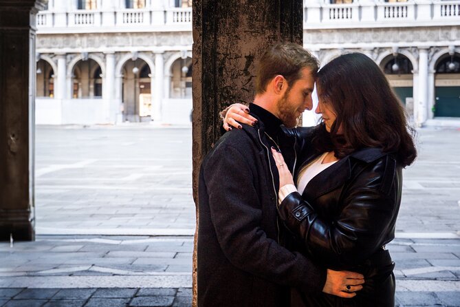 Experience Venice Through Timeless Professional Photography Tour - Key Points