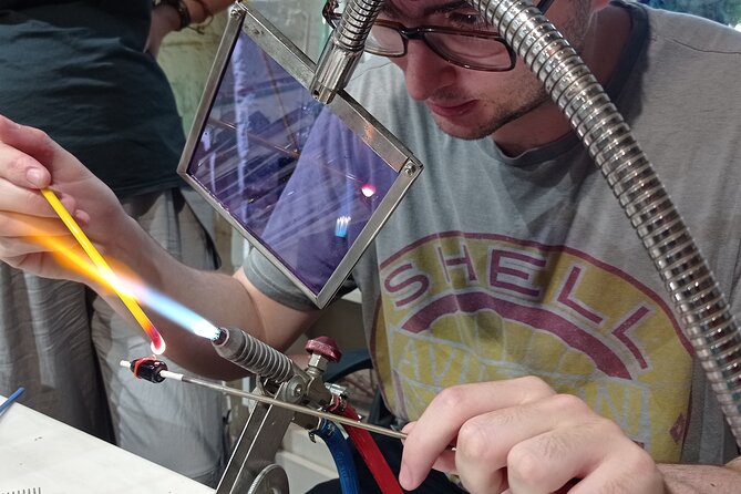 Glass Melting and Shaping With Flame With the Senior Glass Master - Key Points