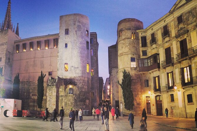 Luca's Hidden Old Barcelona: the Gothic and El Born Tour - Key Points