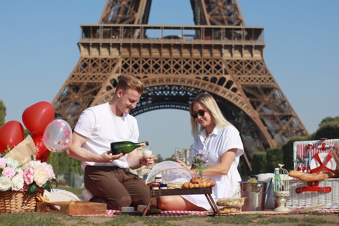 Paris Photo Shoot Session – Eiffel Tower Photographer - About Your Stay