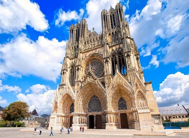 Private Champagne Tour: Iconic & Boutique Champagne+ Restaurant - Key Points