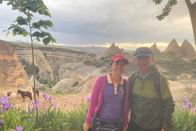 Red & Rose Valley Sunset Hiking Tour - Key Points