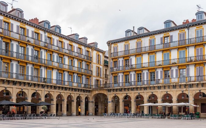 San Sebastian Historic Walking Tour in Small Group - Key Points