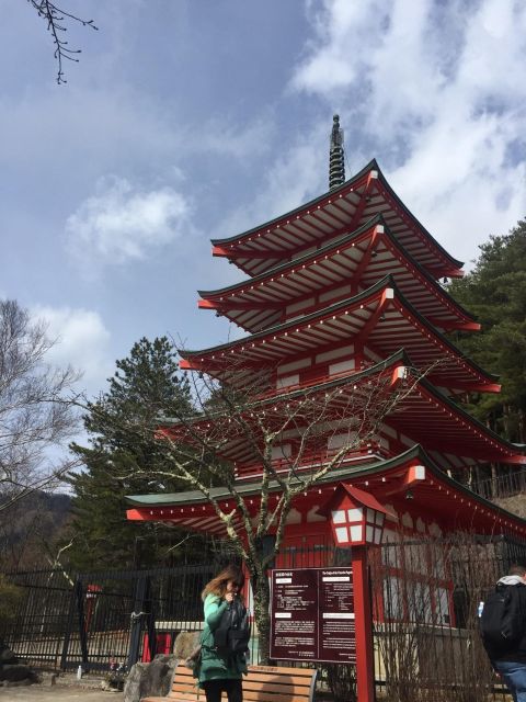 Tokyo: Mt Fuji Area Guided Tour With Traditional Lunch - Key Points