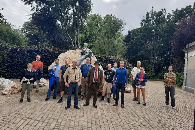 Walking Tour in Merrion Square Park With a Pint of Guinness Dublin Rogues Tour - Experience the Storytelling Walking Tour
