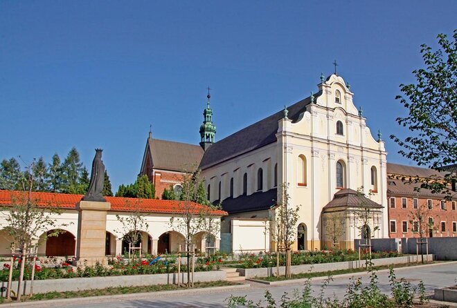 1.5h Crazy Guides Communism Tour of Nowa Huta in Classic Car - Key Points