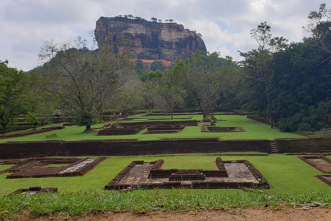 8 Days Sri Lanka round tours with privet driver, vehicle and H/B accommodations - FAQ
