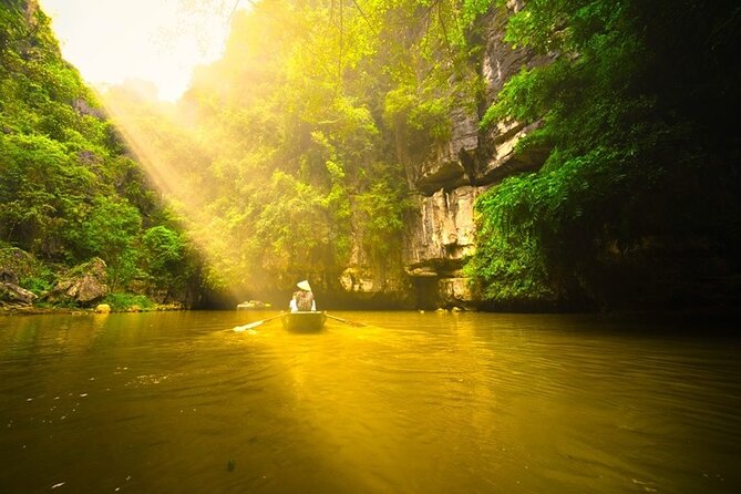 Ninh Binh Tour: Deluxe & Small Group Tam Coc Hoa Lu - Boat, Biking, Buffet Lunch - Midday: A Traditional Vietnamese Buffet Lunch in Tam Coc