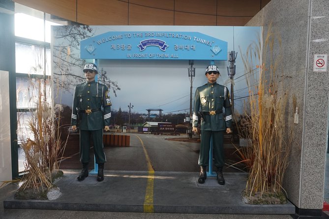 Private DMZ Tour - Freedom Bridge: Crossing a Symbol