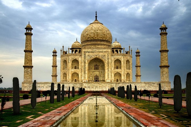 Skip the Line: Taj Mahal & Agra fort tour by Superfast train - Visiting the Taj Mahal