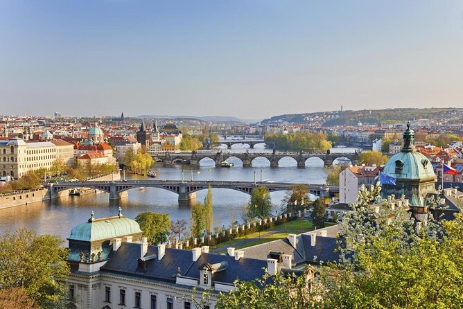 1 Hour Prague Panoramic Vltava River Sightseeing Cruise - Onboard Amenities and Features