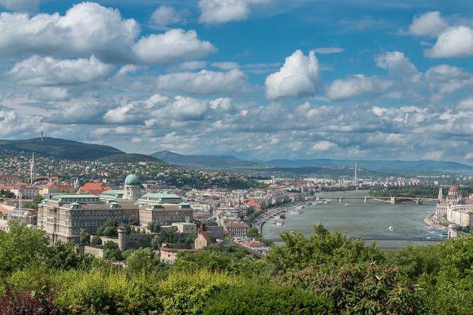 4 Hours Long Private Minivan Tour in Budapest - Tour Features