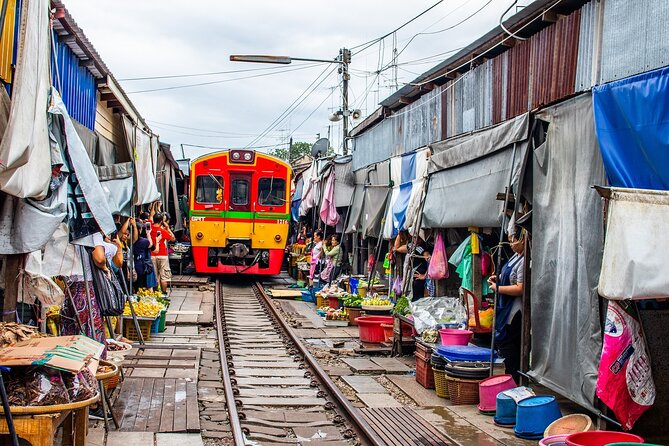 Bangkok: Floating Market and Train Tour with Guide in Spanish and English - Challenges and Considerations