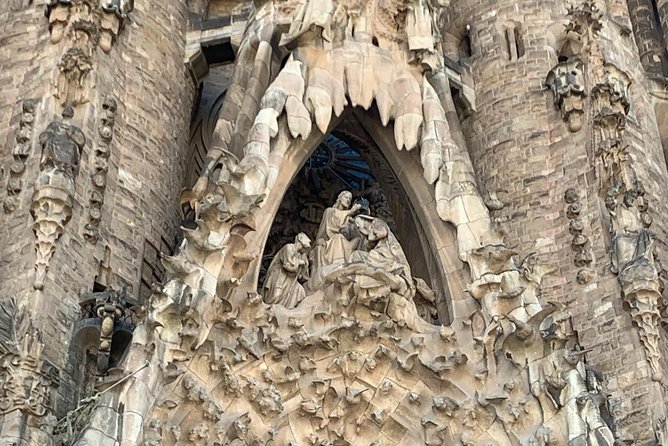 Barcelona: Gothic Paths, Tapas & Sagrada Familia Private Tour - Tour Highlights