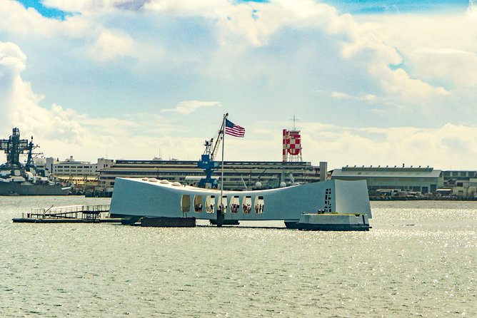 Best of Oahu: Pearl Harbor & Oahu Circle Island Tour from Waikiki - Who Should Consider This Tour?