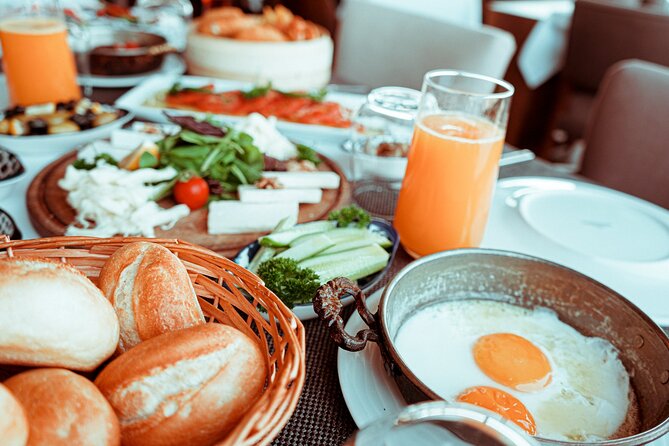 Bottomless Brunch and Cruise With Prosecco in Budapest - Culinary Delights of the Brunch Menu