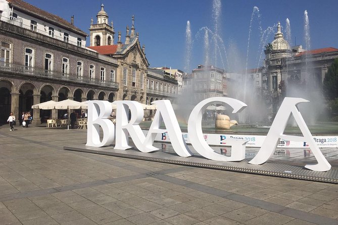 Braga and Guimaraes Small Group Tour With Lunch From Porto - Discovering Medieval Guimarães