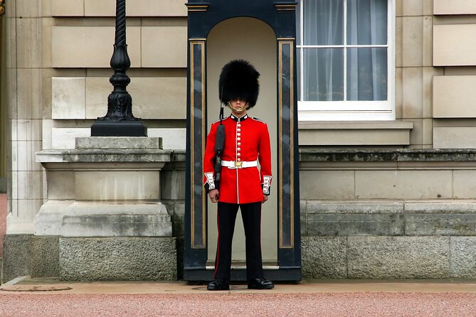 Buckingham Palace, Changing of the Guard & Thames Boat Ride - Royal Residences and Landmarks