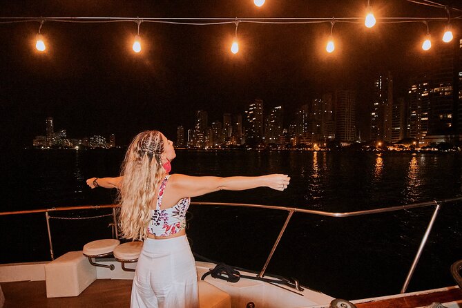 Dinner Cruise on Cartagena's Bay With Sibarita Master - Exploring the Vibrant Cartagena Bay