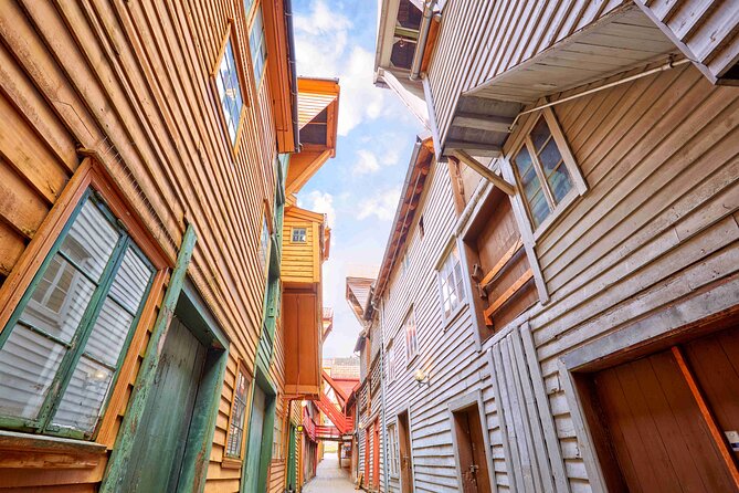 Discover Bergen on Foot and Boat - Uncovering Bergens Architectural Gems