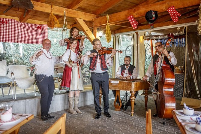 Folklore Dinner With Unlimited Drinks 4course Menu - Dining Experience