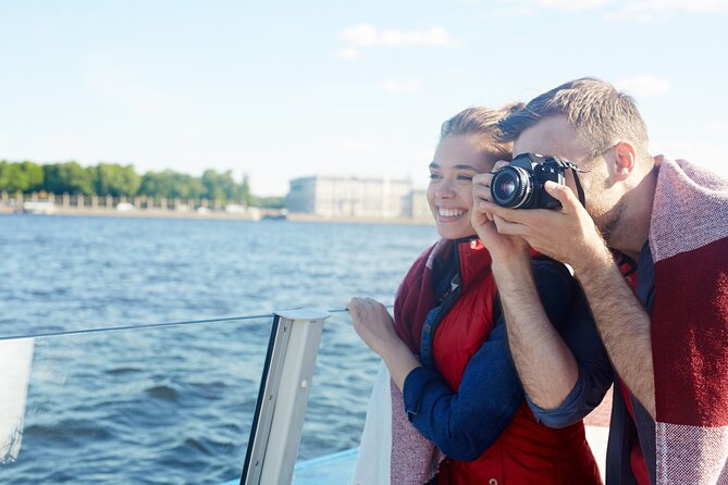 Frankfurt Private Walking Tour With Relaxing Cruise - Tour Features