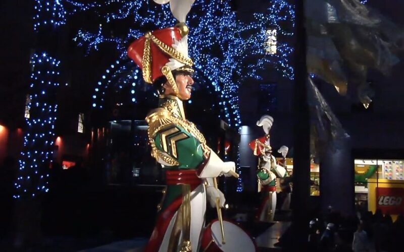 From Manhattan: Dyker Heights Holiday Bus Tour - Authentic Experience and Genuine Highlights